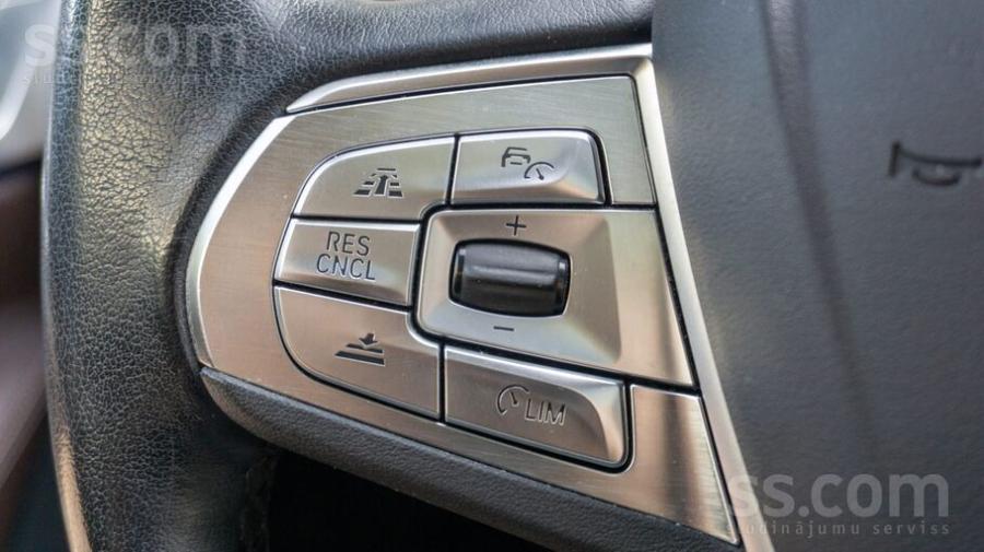 Black BMW 740 2016 in Riga, with an engine capacity of 3.00 L and mileage of 315 thousand km for 20490 €, photo 21 on AUTOMOTO.COM.LV