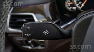 Black BMW 740 2016 in Riga, with an engine capacity of 3.00 L and mileage of 315 thousand km for 20490 €, photo 23 on AUTOMOTO.COM.LV