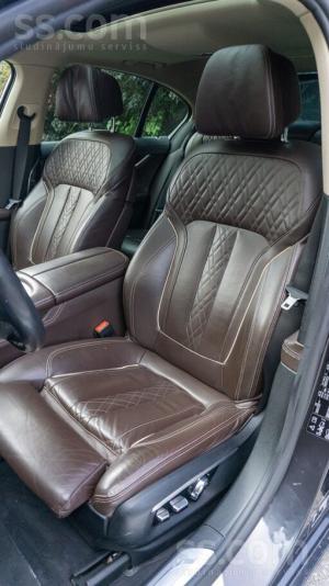 Black BMW 740 2016 in Riga, with an engine capacity of 3.00 L and mileage of 315 thousand km for 20490 €, photo 29 on AUTOMOTO.COM.LV