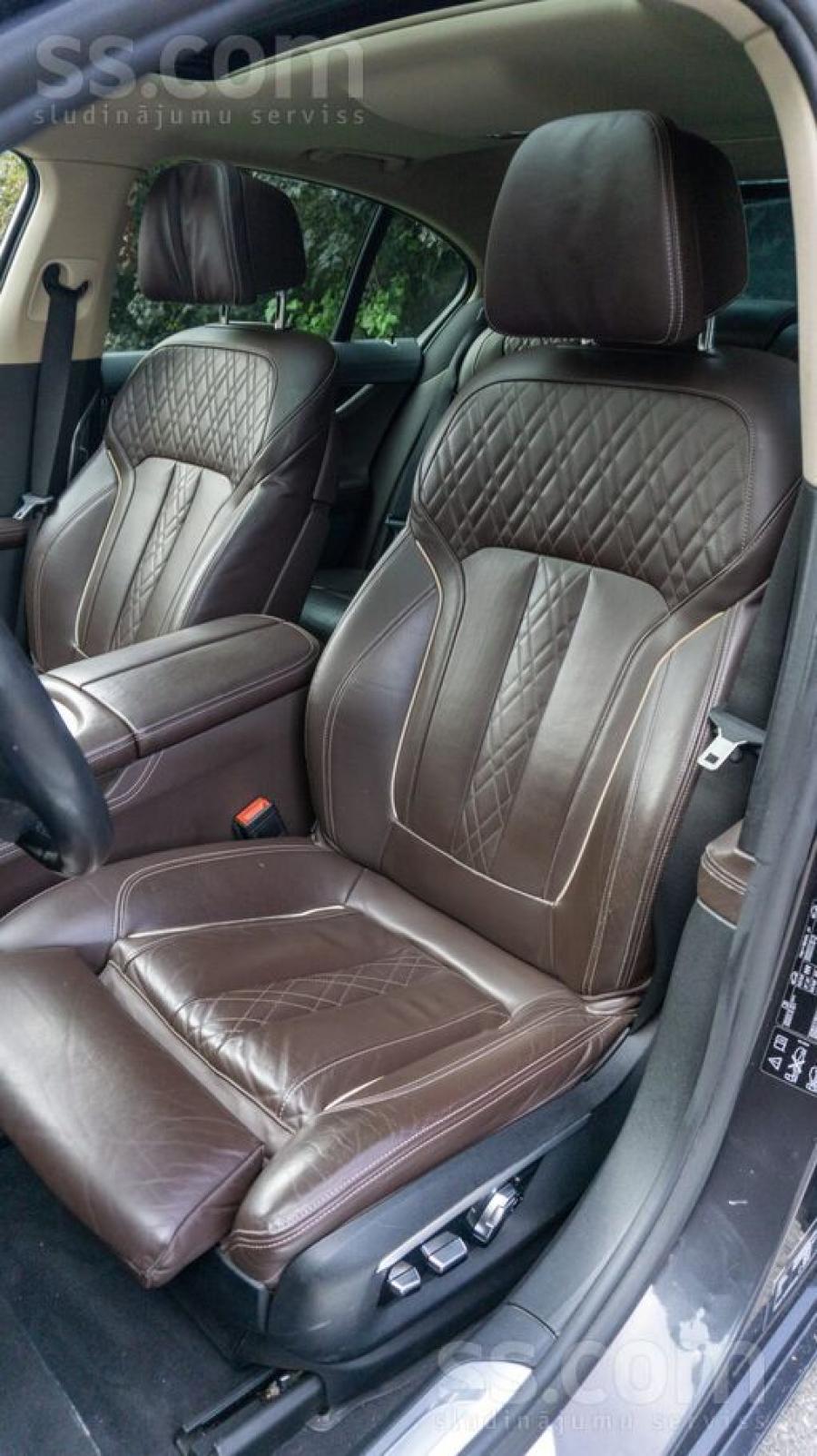 Black BMW 740 2016 in Riga, with an engine capacity of 3.00 L and mileage of 315 thousand km for 20490 €, photo 29 on AUTOMOTO.COM.LV
