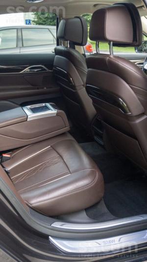 Black BMW 740 2016 in Riga, with an engine capacity of 3.00 L and mileage of 315 thousand km for 20490 €, photo 31 on AUTOMOTO.COM.LV