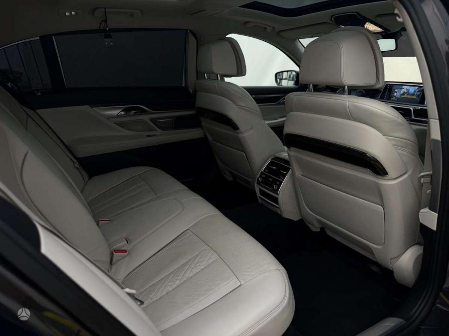Melns BMW 740 2016 Viļņa, ar dzinēja tilpumu 3.00 L un nobraukumu 80 tūkst. km par 23300 €, foto 15 vietnē AUTOMOTO.COM.LV