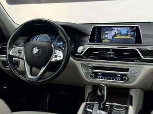 Melns BMW 740 2016 Viļņa, ar dzinēja tilpumu 3.00 L un nobraukumu 80 tūkst. km par 23300 €, foto 19 vietnē AUTOMOTO.COM.LV