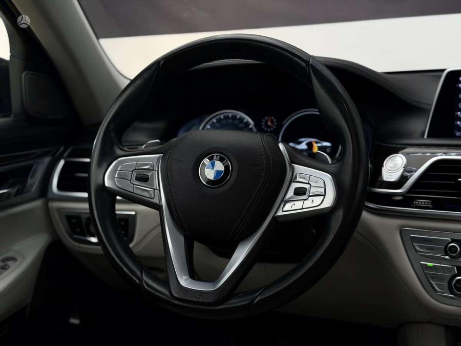 Melns BMW 740 2016 Viļņa, ar dzinēja tilpumu 3.00 L un nobraukumu 80 tūkst. km par 23300 €, foto 20 vietnē AUTOMOTO.COM.LV