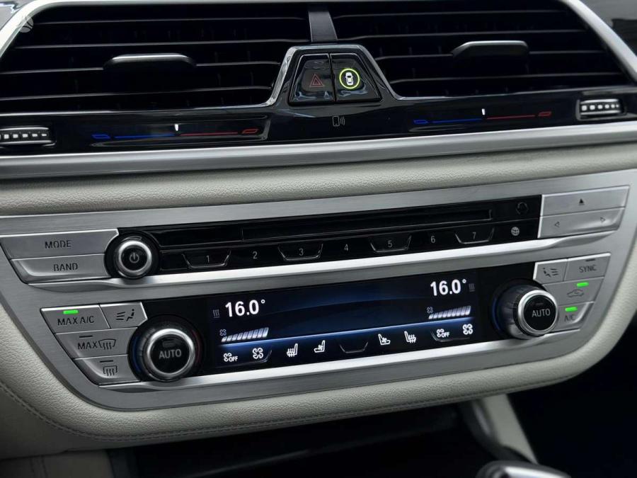 Melns BMW 740 2016 Viļņa, ar dzinēja tilpumu 3.00 L un nobraukumu 80 tūkst. km par 23300 €, foto 29 vietnē AUTOMOTO.COM.LV