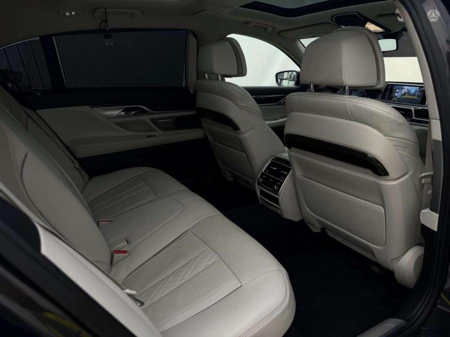 Melns BMW 740 2016 Viļņa, ar dzinēja tilpumu 3.00 L un nobraukumu 80 tūkst. km par 23300 €, foto 15 vietnē AUTOMOTO.COM.LV