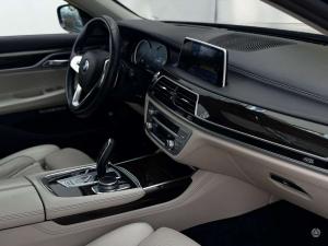 Melns BMW 740 2016 Viļņa, ar dzinēja tilpumu 3.00 L un nobraukumu 80 tūkst. km par 23300 €, foto 17 vietnē AUTOMOTO.COM.LV