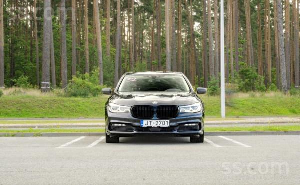 Black BMW 740 2016 in Riga, with an engine capacity of 3.00 L and mileage of 315 thousand km for 19590 €, photo 4 on AUTOMOTO.COM.LV