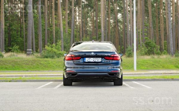 Black BMW 740 2016 in Riga, with an engine capacity of 3.00 L and mileage of 315 thousand km for 19590 €, photo 8 on AUTOMOTO.COM.LV