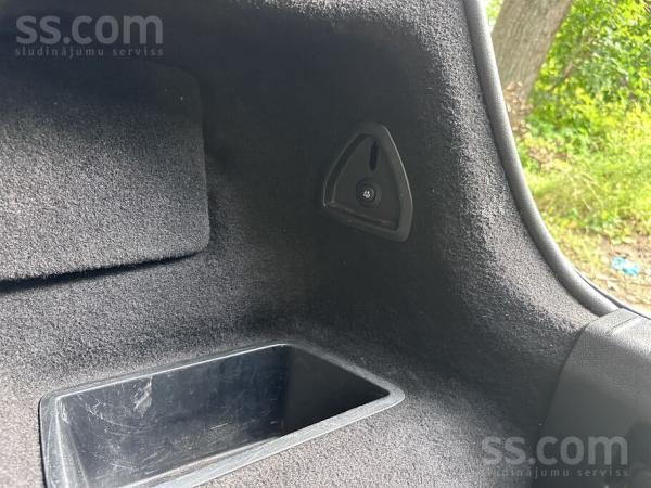 Melns BMW 740 2016 Ogre, ar dzinēja tilpumu 3.00 L un nobraukumu 407 tūkst. km par 21000 €, foto 3 vietnē AUTOMOTO.COM.LV