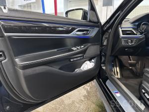 Melns BMW 740 2016 Ogre, ar dzinēja tilpumu 3.00 L un nobraukumu 407 tūkst. km par 21000 €, foto 16 vietnē AUTOMOTO.COM.LV