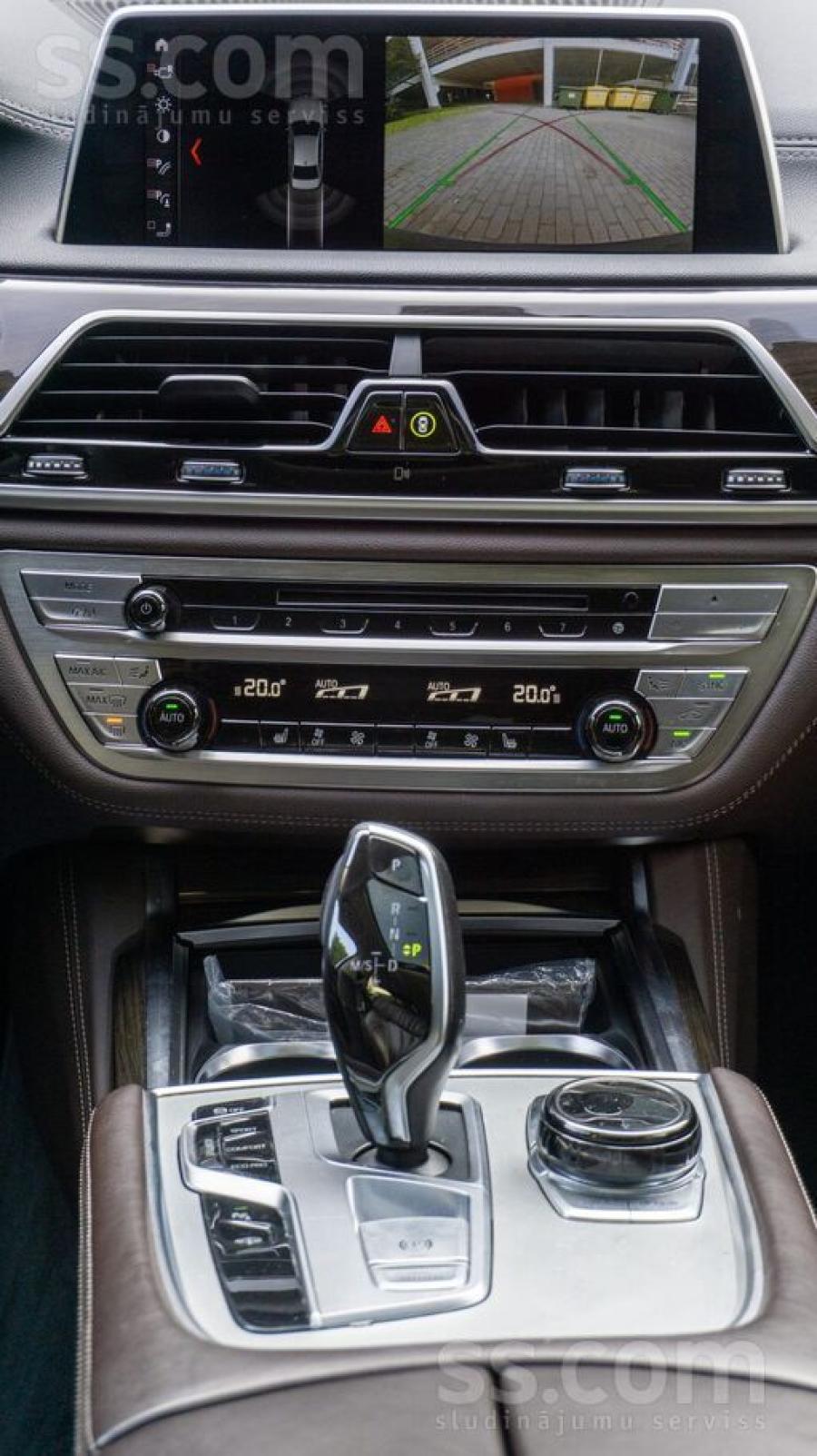 Black BMW 740 2016 in Riga, with an engine capacity of 3.00 L and mileage of 315 thousand km for 18590 €, photo 13 on AUTOMOTO.COM.LV