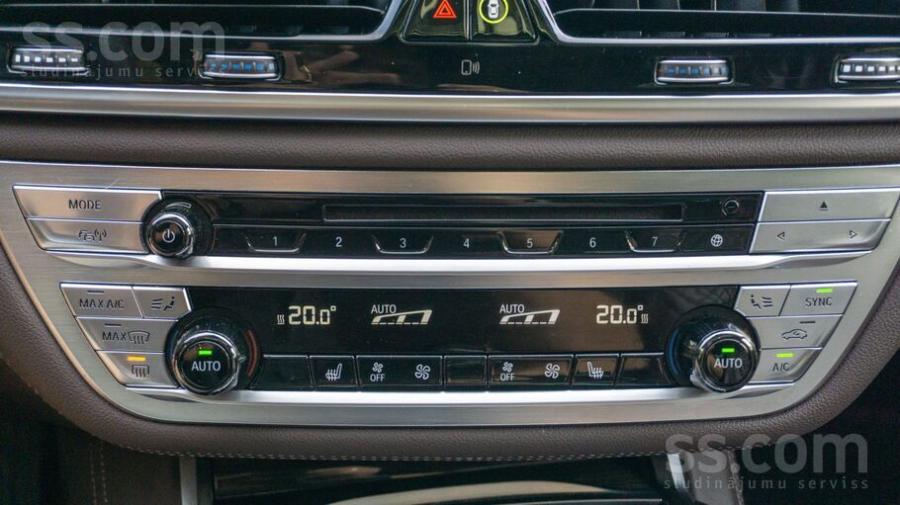 Black BMW 740 2016 in Riga, with an engine capacity of 3.00 L and mileage of 315 thousand km for 18590 €, photo 16 on AUTOMOTO.COM.LV