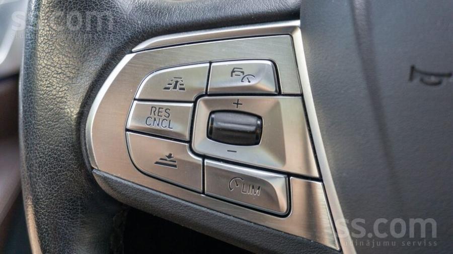 Black BMW 740 2016 in Riga, with an engine capacity of 3.00 L and mileage of 315 thousand km for 18590 €, photo 20 on AUTOMOTO.COM.LV