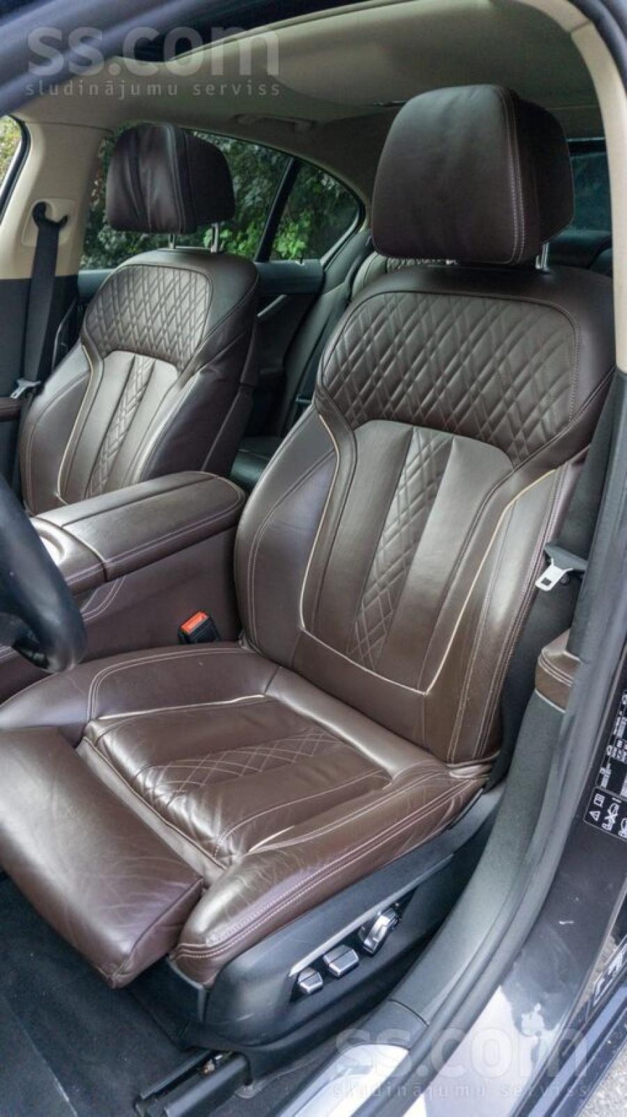 Black BMW 740 2016 in Riga, with an engine capacity of 3.00 L and mileage of 315 thousand km for 18590 €, photo 28 on AUTOMOTO.COM.LV