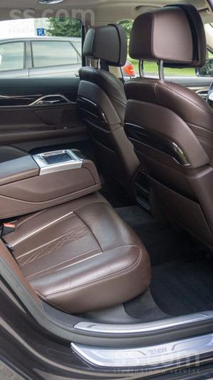 Black BMW 740 2016 in Riga, with an engine capacity of 3.00 L and mileage of 315 thousand km for 18590 €, photo 30 on AUTOMOTO.COM.LV