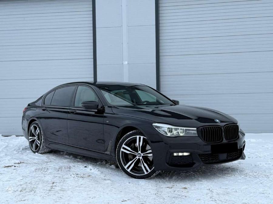 Black BMW 740 2017 in Mazeikiai, with an engine capacity of 3.00 L and mileage of 150 thousand km for 29999 €, photo 2 on AUTOMOTO.COM.LV