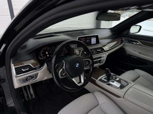 Black BMW 740 2017 in Mazeikiai, with an engine capacity of 3.00 L and mileage of 150 thousand km for 29999 €, photo 10 on AUTOMOTO.COM.LV