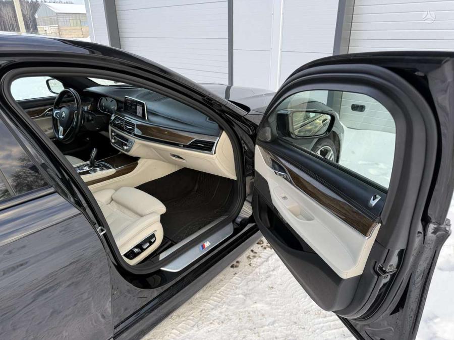 Black BMW 740 2017 in Mazeikiai, with an engine capacity of 3.00 L and mileage of 150 thousand km for 29999 €, photo 17 on AUTOMOTO.COM.LV