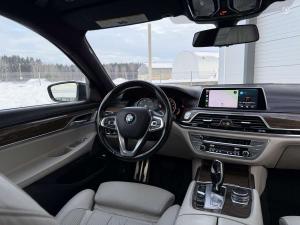 Black BMW 740 2017 in Mazeikiai, with an engine capacity of 3.00 L and mileage of 150 thousand km for 29999 €, photo 21 on AUTOMOTO.COM.LV