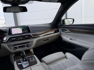 Black BMW 740 2017 in Mazeikiai, with an engine capacity of 3.00 L and mileage of 150 thousand km for 29999 €, photo 25 on AUTOMOTO.COM.LV