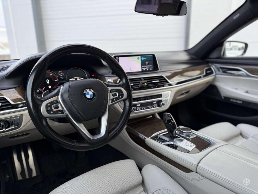 Black BMW 740 2017 in Mazeikiai, with an engine capacity of 3.00 L and mileage of 150 thousand km for 29999 €, photo 27 on AUTOMOTO.COM.LV