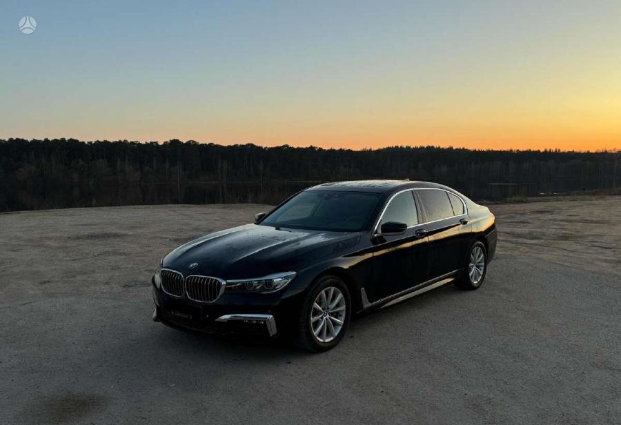 Black BMW 740 2017 in Kaunas, with an engine capacity of 3.00 L and mileage of 112 thousand km for 22999 €, photo 1 on AUTOMOTO.COM.LV