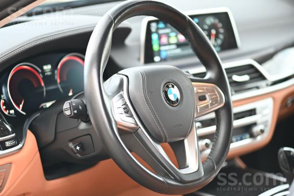 Black BMW 740 2017 in Riga, with an engine capacity of 3.00 L and mileage of 194 thousand km for 28900 €, photo 6 on AUTOMOTO.COM.LV