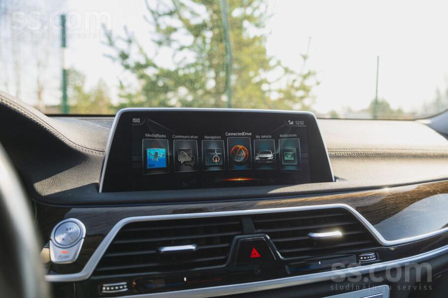 Melns BMW 740 2017 Rīga, ar dzinēja tilpumu 3.00 L un nobraukumu 171 tūkst. km par 31990 €, foto 25 vietnē AUTOMOTO.COM.LV