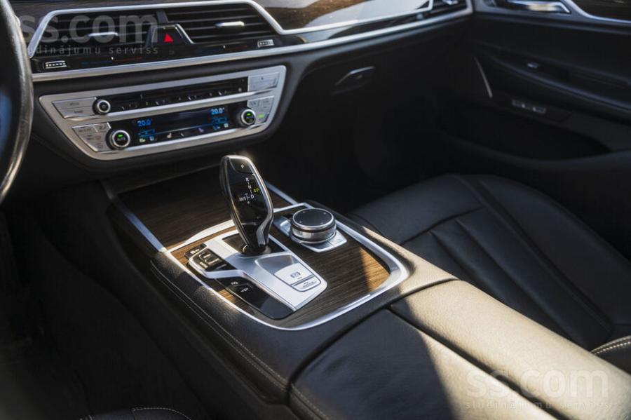 Melns BMW 740 2017 Rīga, ar dzinēja tilpumu 3.00 L un nobraukumu 171 tūkst. km par 31990 €, foto 29 vietnē AUTOMOTO.COM.LV