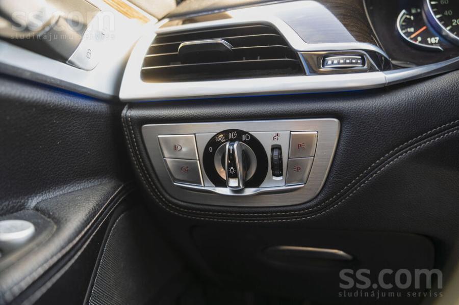 Melns BMW 740 2017 Rīga, ar dzinēja tilpumu 3.00 L un nobraukumu 171 tūkst. km par 31990 €, foto 31 vietnē AUTOMOTO.COM.LV