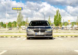 Black BMW 740 2017 in Riga, with an engine capacity of 2.00 L and mileage of 202 thousand km for 20590 €, photo 4 on AUTOMOTO.COM.LV