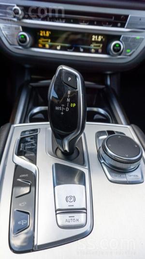 Black BMW 740 2017 in Riga, with an engine capacity of 2.00 L and mileage of 202 thousand km for 20590 €, photo 16 on AUTOMOTO.COM.LV