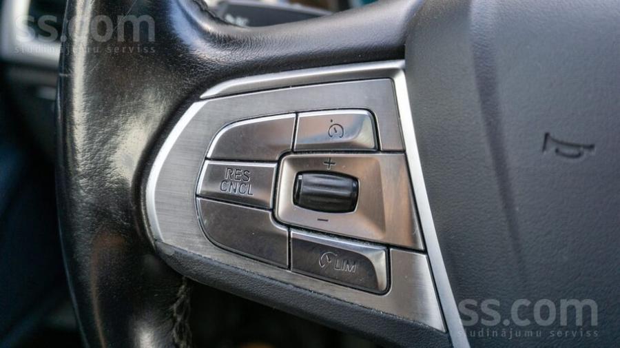 Black BMW 740 2017 in Riga, with an engine capacity of 2.00 L and mileage of 202 thousand km for 20590 €, photo 21 on AUTOMOTO.COM.LV