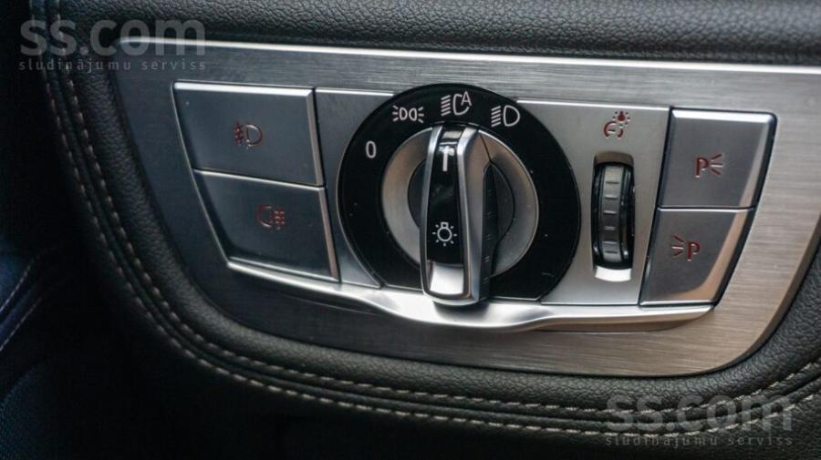 Black BMW 740 2017 in Riga, with an engine capacity of 2.00 L and mileage of 202 thousand km for 20590 €, photo 25 on AUTOMOTO.COM.LV