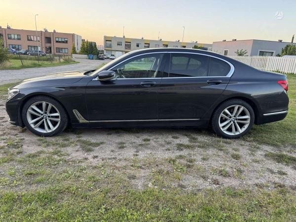 Black BMW 740 2017 in Kaunas, with an engine capacity of 2.99 L and mileage of 362 thousand km for 12900 €, photo 2 on AUTOMOTO.COM.LV