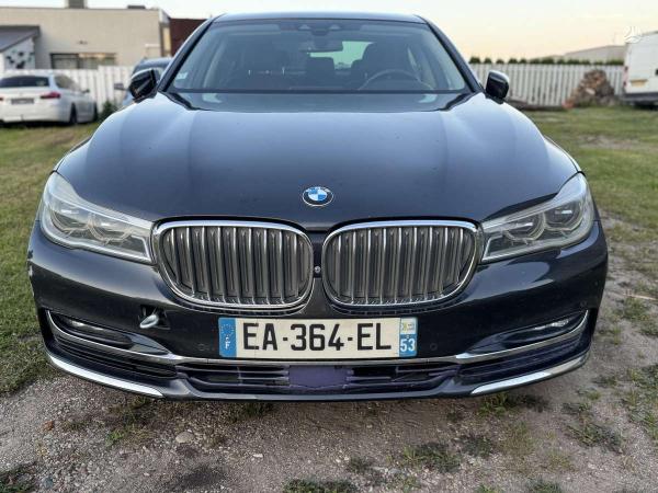Black BMW 740 2017 in Kaunas, with an engine capacity of 2.99 L and mileage of 362 thousand km for 12900 €, photo 7 on AUTOMOTO.COM.LV