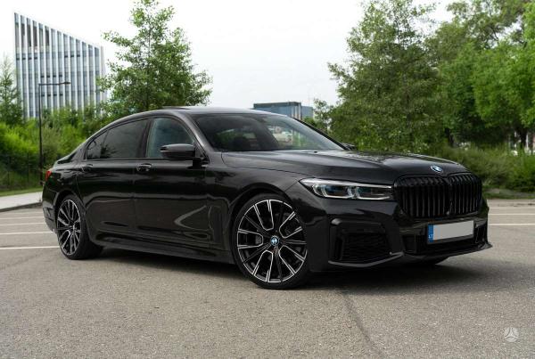 Black BMW 740 2017 in Vilnius, with an engine capacity of 3.00 L and mileage of 137 thousand km for 26000 €, photo 1 on AUTOMOTO.COM.LV