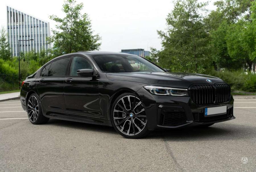 Black BMW 740 2017 in Vilnius, with an engine capacity of 3.00 L and mileage of 137 thousand km for 26000 €, photo 1 on AUTOMOTO.COM.LV