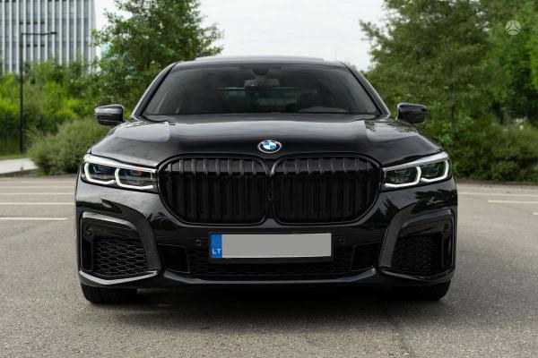 Black BMW 740 2017 in Vilnius, with an engine capacity of 3.00 L and mileage of 137 thousand km for 26000 €, photo 2 on AUTOMOTO.COM.LV