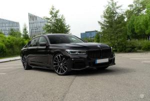 Black BMW 740 2017 in Vilnius, with an engine capacity of 3.00 L and mileage of 137 thousand km for 26000 €, photo 5 on AUTOMOTO.COM.LV