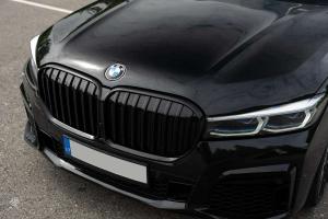 Black BMW 740 2017 in Vilnius, with an engine capacity of 3.00 L and mileage of 137 thousand km for 26000 €, photo 6 on AUTOMOTO.COM.LV