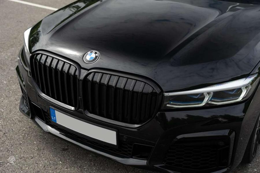 Black BMW 740 2017 in Vilnius, with an engine capacity of 3.00 L and mileage of 137 thousand km for 26000 €, photo 6 on AUTOMOTO.COM.LV