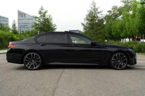 Black BMW 740 2017 in Vilnius, with an engine capacity of 3.00 L and mileage of 137 thousand km for 26000 €, photo 7 on AUTOMOTO.COM.LV