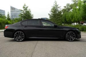 Black BMW 740 2017 in Vilnius, with an engine capacity of 3.00 L and mileage of 137 thousand km for 26000 €, photo 8 on AUTOMOTO.COM.LV