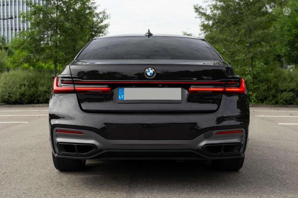 Black BMW 740 2017 in Vilnius, with an engine capacity of 3.00 L and mileage of 137 thousand km for 26000 €, photo 8 on AUTOMOTO.COM.LV