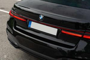 Black BMW 740 2017 in Vilnius, with an engine capacity of 3.00 L and mileage of 137 thousand km for 26000 €, photo 10 on AUTOMOTO.COM.LV