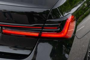 Black BMW 740 2017 in Vilnius, with an engine capacity of 3.00 L and mileage of 137 thousand km for 26000 €, photo 11 on AUTOMOTO.COM.LV