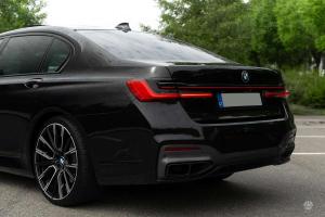 Black BMW 740 2017 in Vilnius, with an engine capacity of 3.00 L and mileage of 137 thousand km for 26000 €, photo 13 on AUTOMOTO.COM.LV