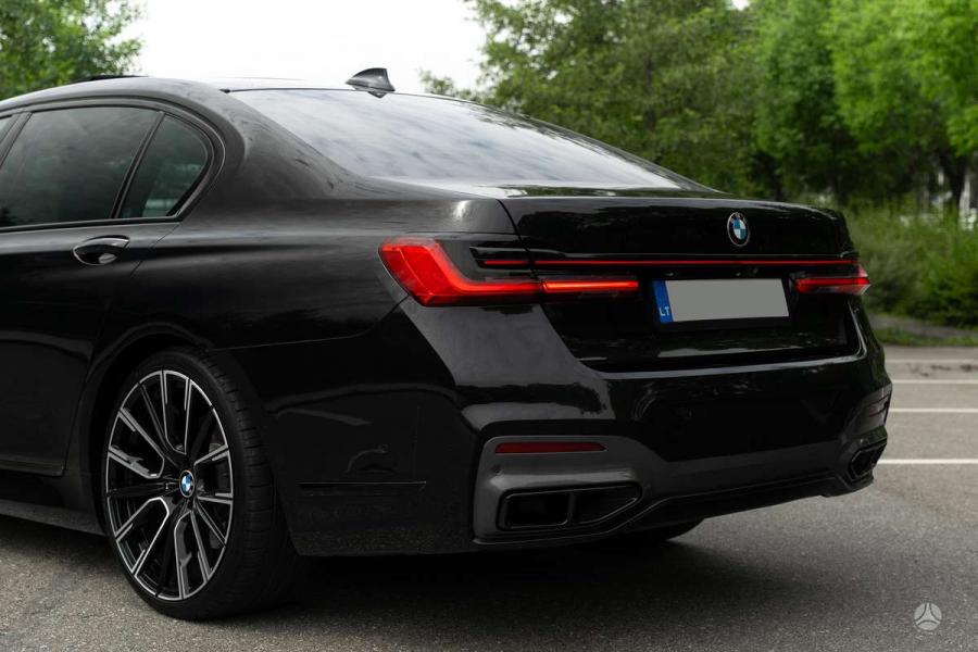 Black BMW 740 2017 in Vilnius, with an engine capacity of 3.00 L and mileage of 137 thousand km for 26000 €, photo 13 on AUTOMOTO.COM.LV